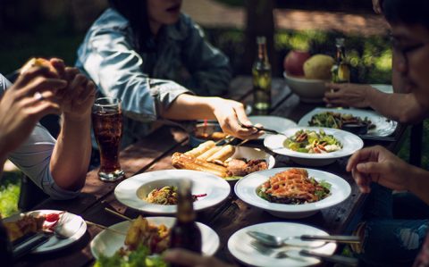 Comer acompañado: siempre más saludable | Teka España